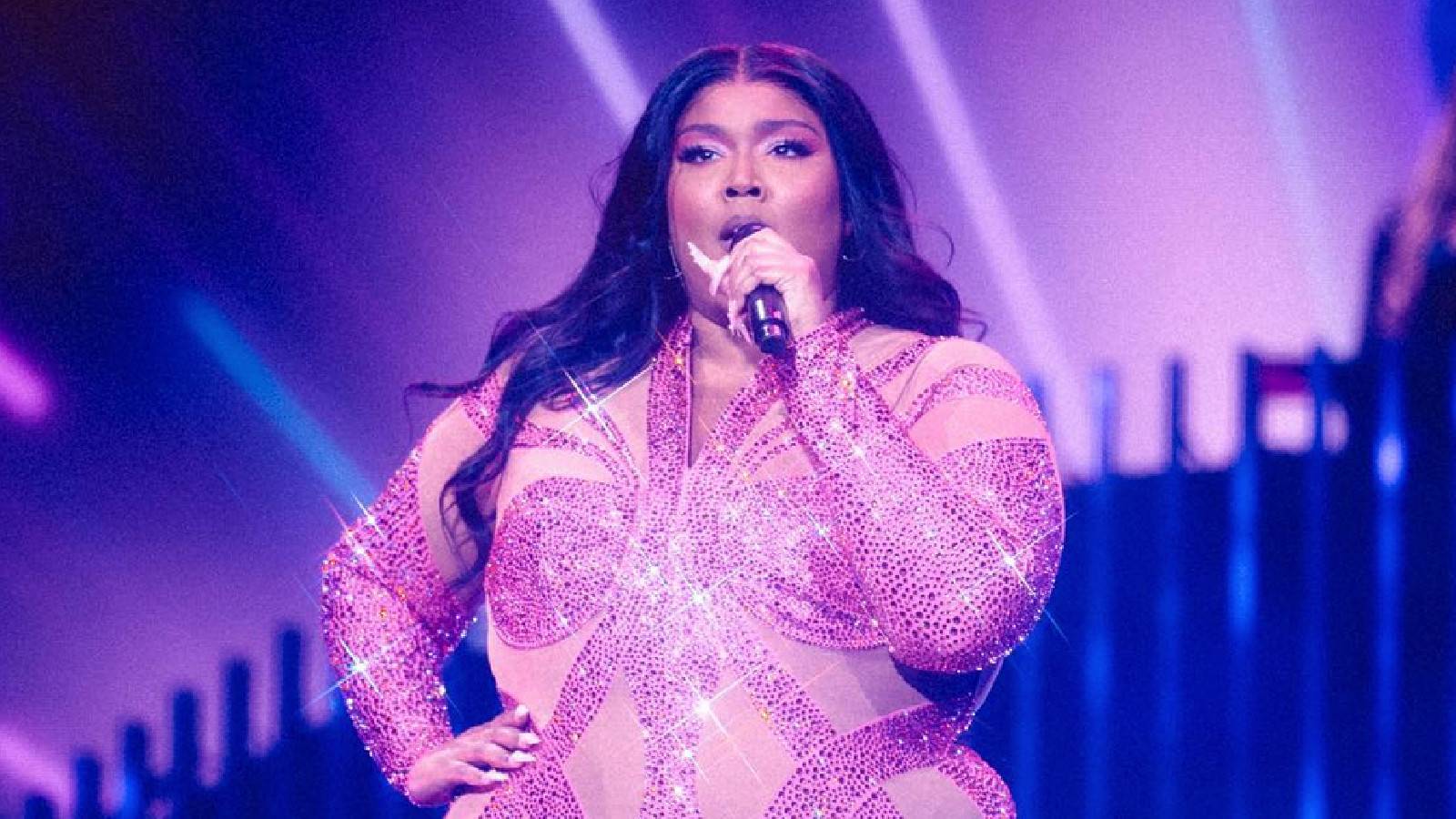 Lizzo Celebrates Buying New Mansion After Living In Her Car