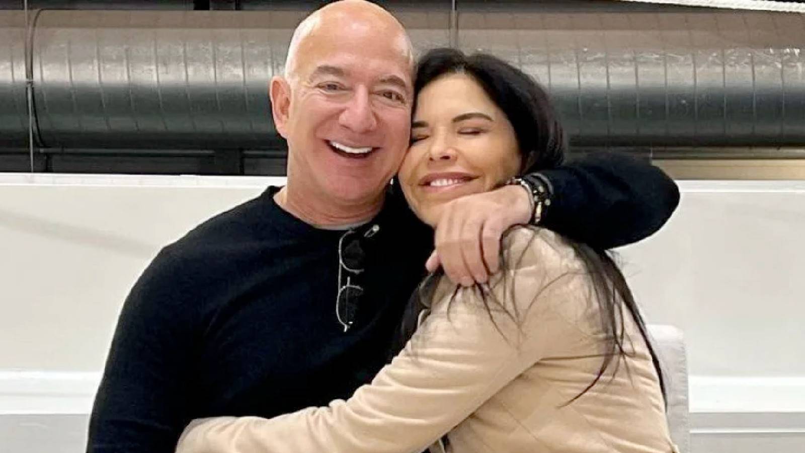 Jeff Bezos Proposes to Lauren Sanchez With 20-Carat Diamond Ring