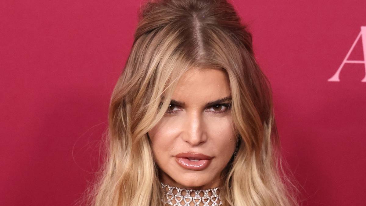 Jessica Simpson Reveals Tough Childhood: My Dad Only Made 30K