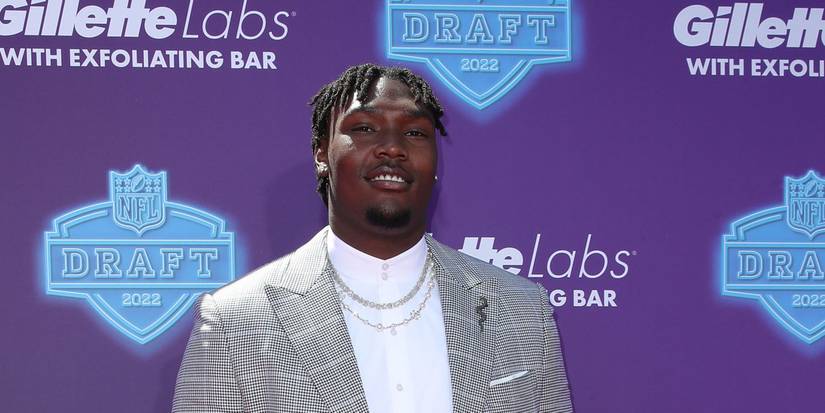 Charles Cross Signs $104.4 Million Contract Extension With Seattle Seahawks