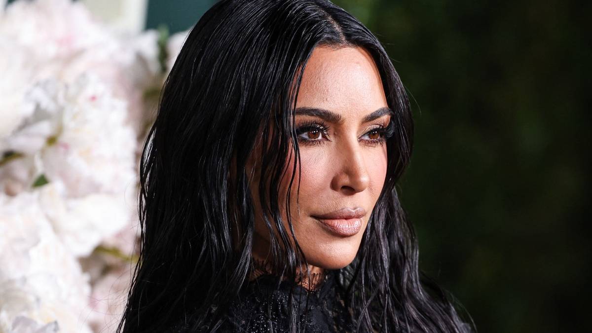 Kim Kardashian Steps Out In $7,500 Fur Coat After PETA Backlash